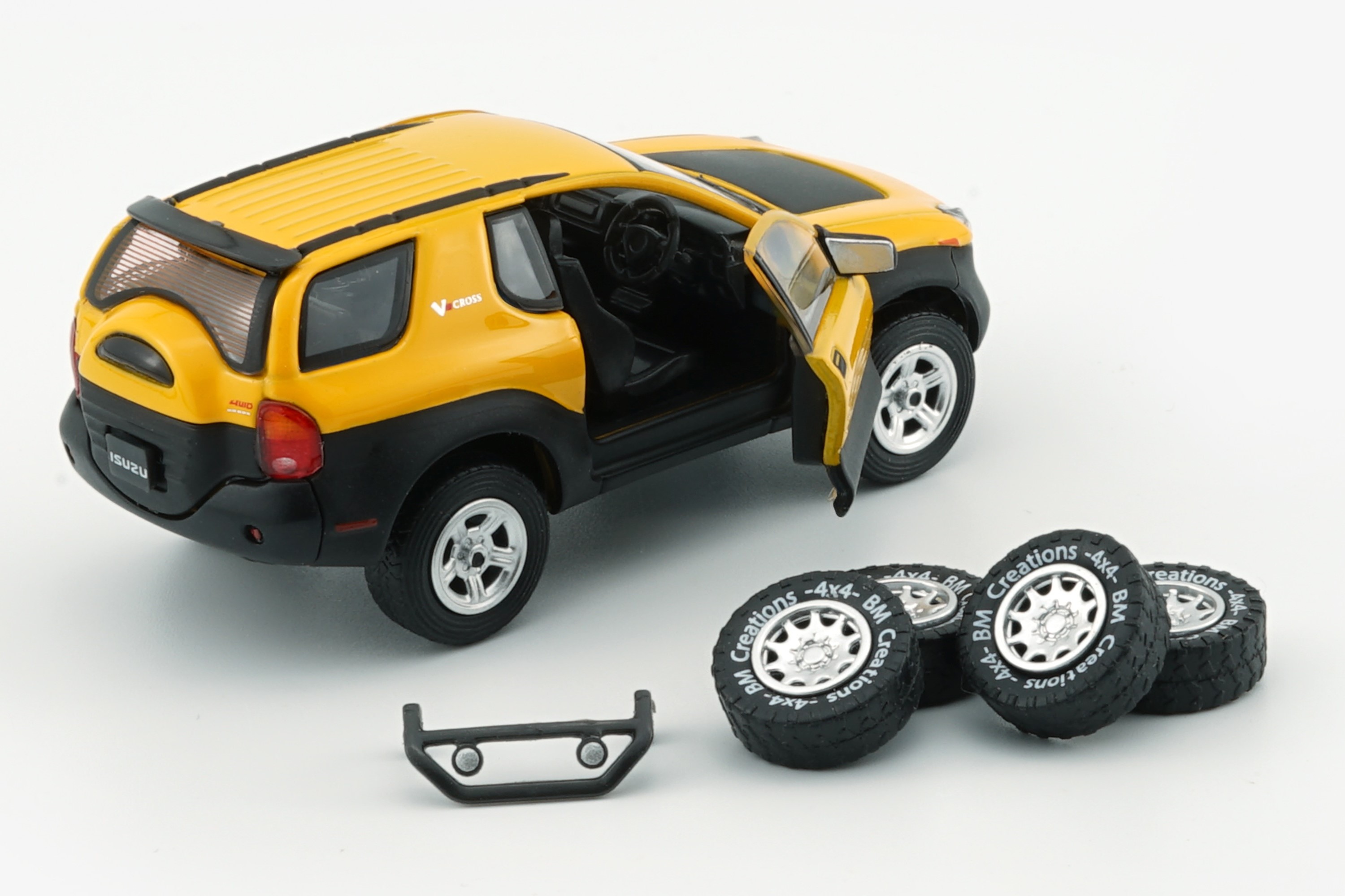BMC 1/64 ISUZU 1997 -2001 Vehicross - Yellow (RHD) - Tiny 微影