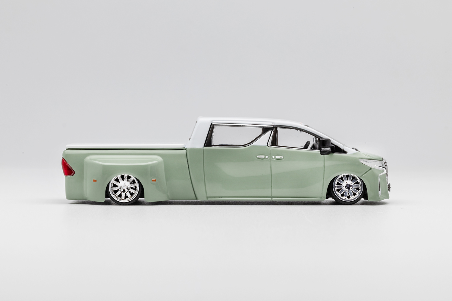 GCD 1/64 Toyota Alphard Pickup - Green RHD - Tiny 微影